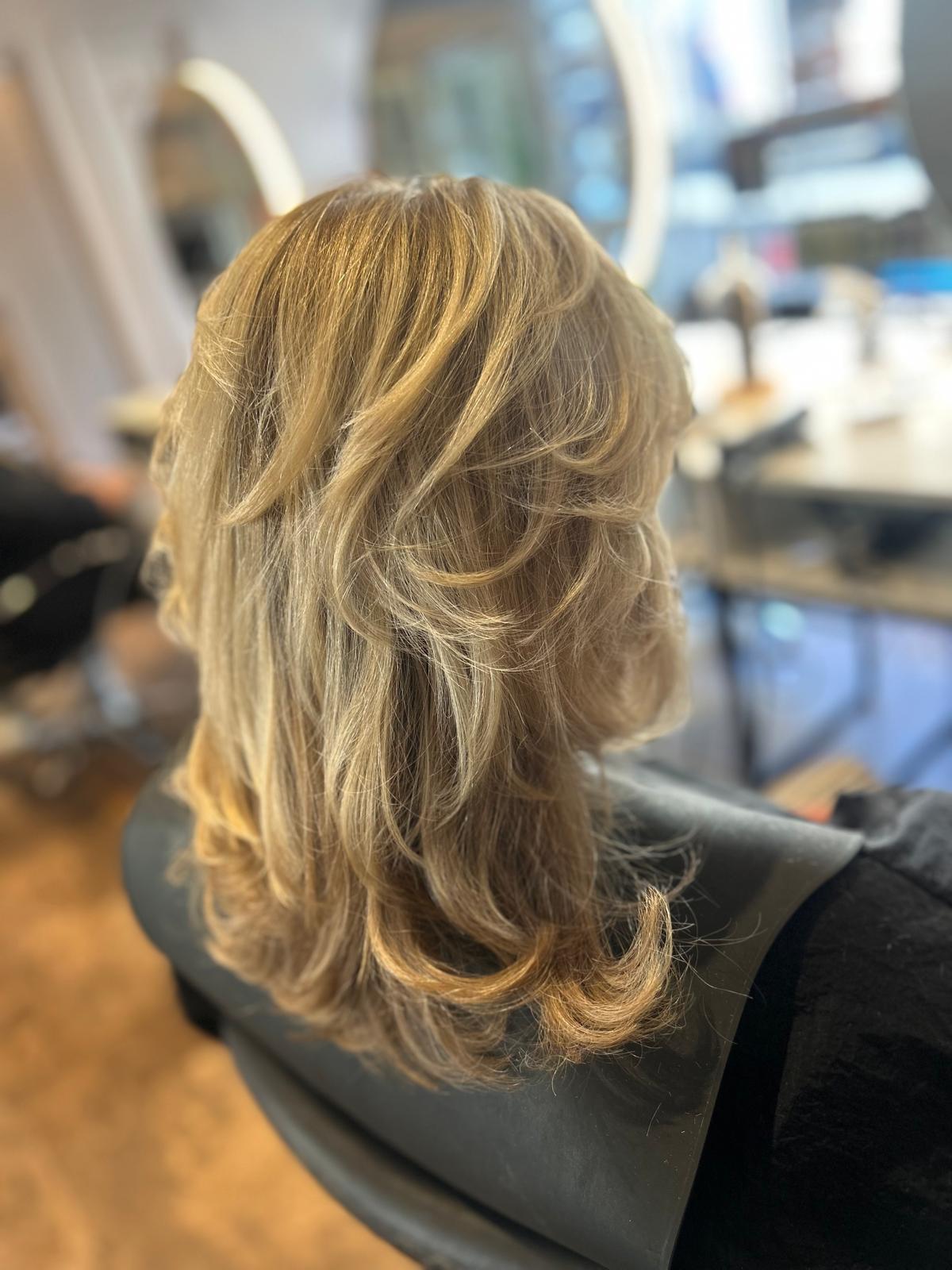 Roots, highlights cut & blowdry – Casa Luxe